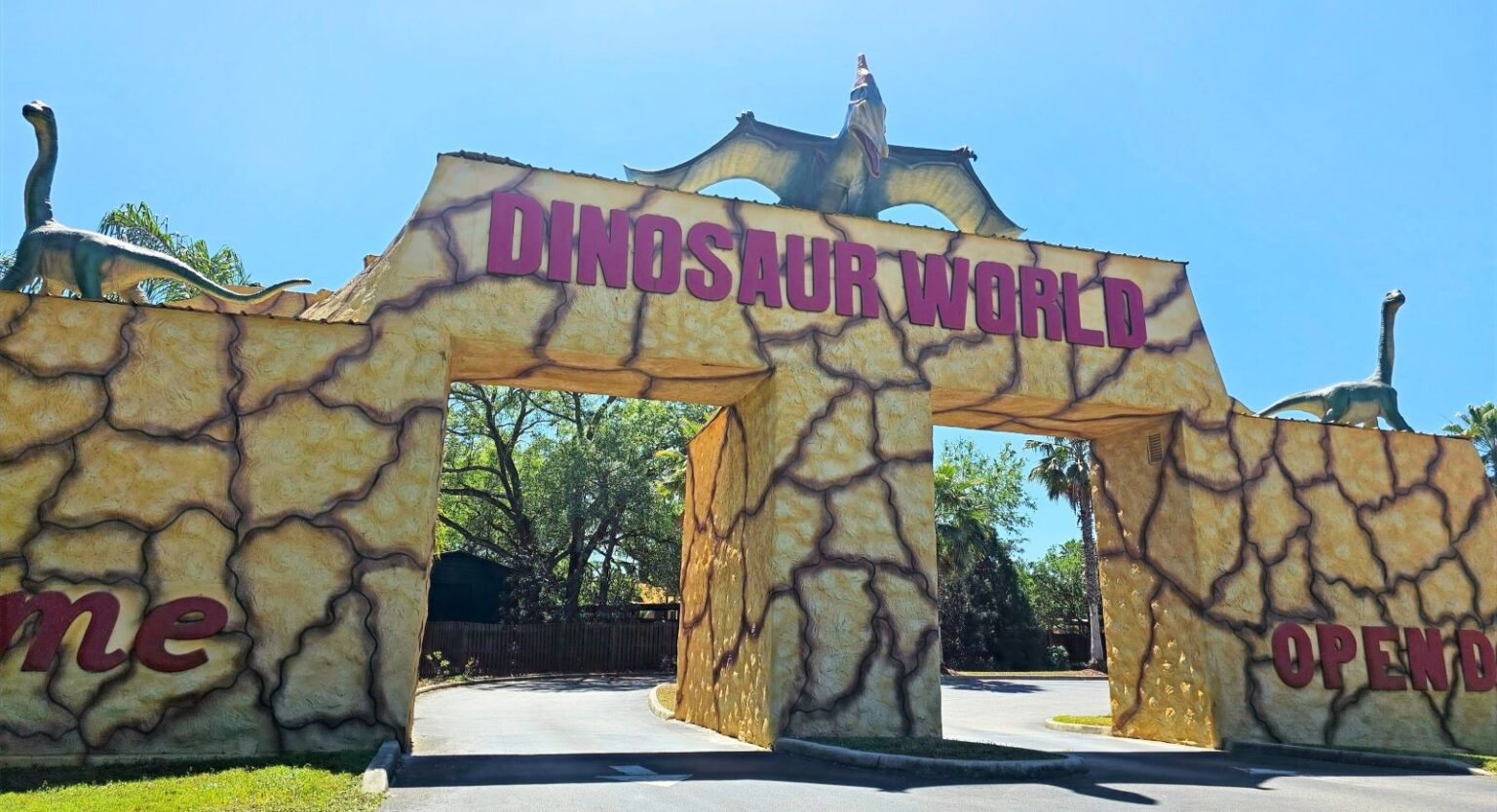The Ultimate Guide to Planning Your Visit to Dinosaur World Theme Park ...