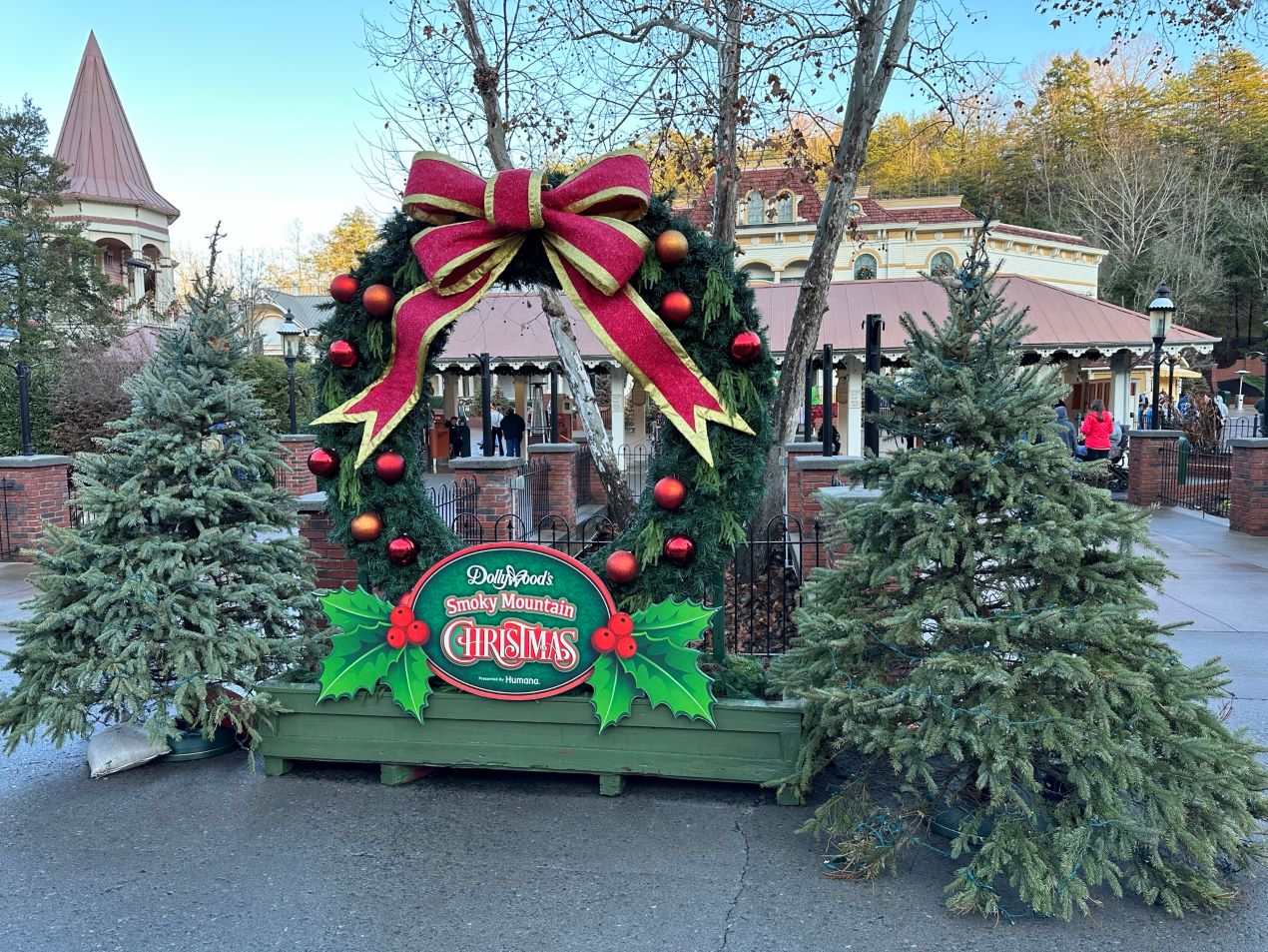 Your Guide to Dollywood at Christmas Time [2024] – Dale, Let's Travel!
