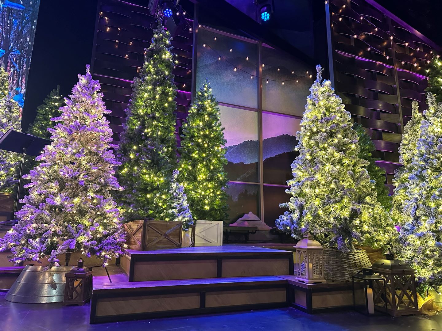 Your Guide to Dollywood at Christmas Time [2024] – Dale, Let's Travel!